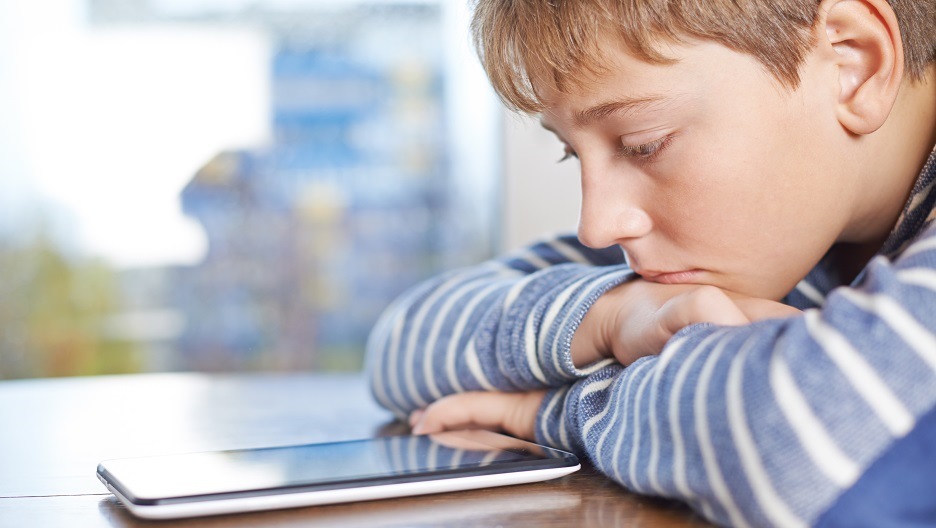 Écrans : mon enfant est-il « accro