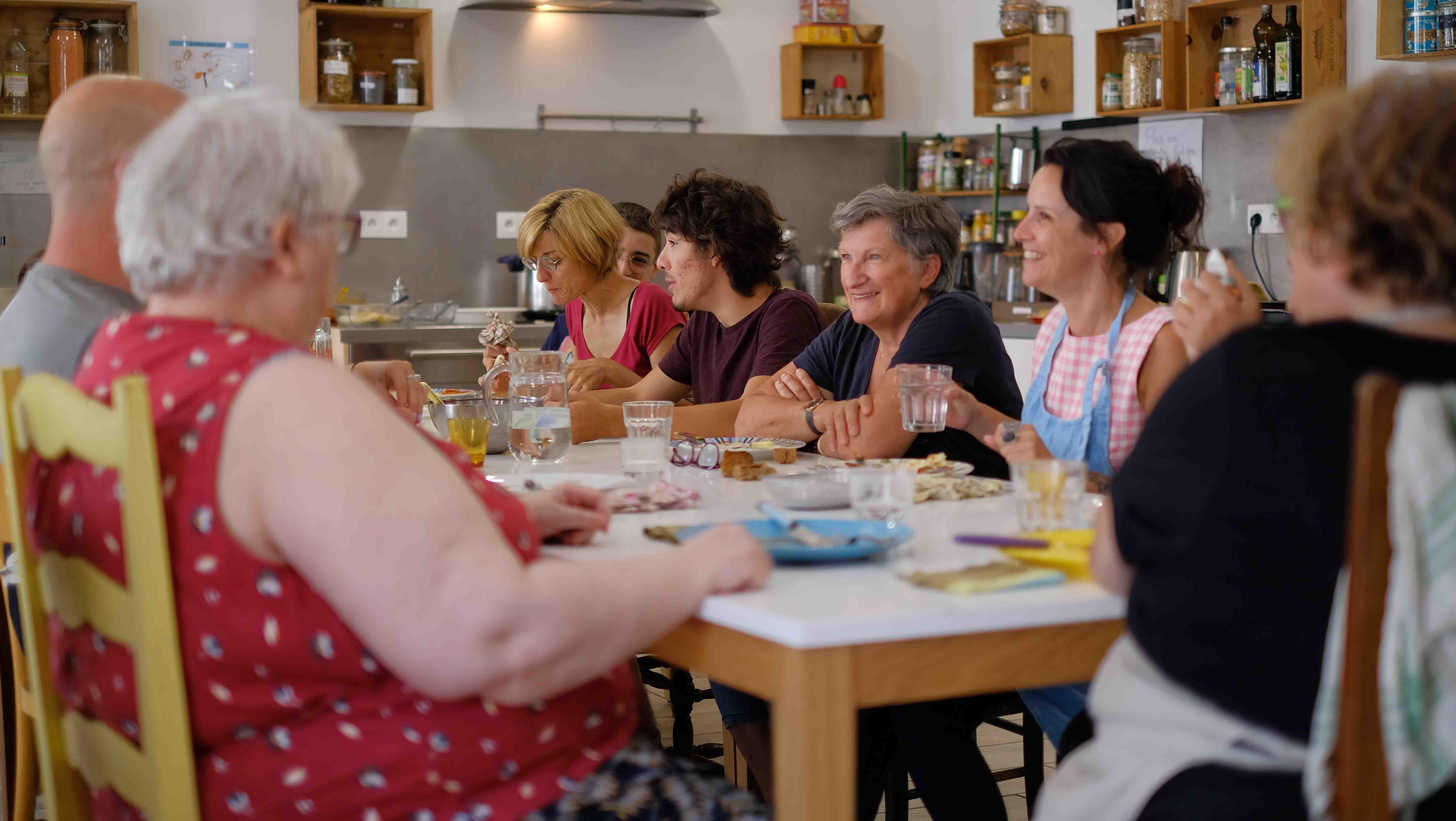 Les Petites Cantines, des restaurants solidaires pour vaincre la ...